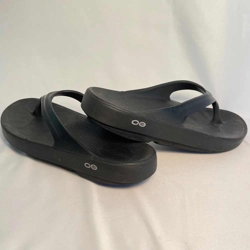 OOFOS | Shoes | Oofos Original Cushioned Recovery Sandals Black ...